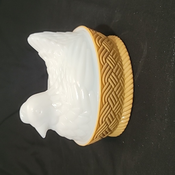 Avon | Kitchen | Vintage Avon Chicken Hen On A Nest Milk White Tan 973 ...